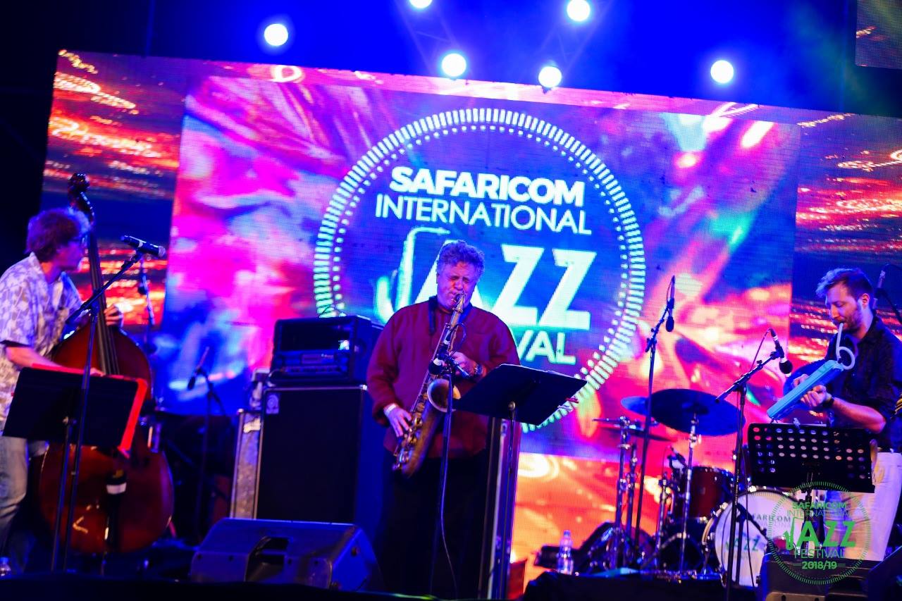 Double cut on stage - Jazz Symphonic